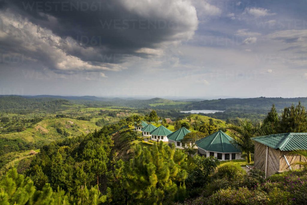 Famous crater lakes in Uganda | Uganda Crater Lakes | Uganda Safaris