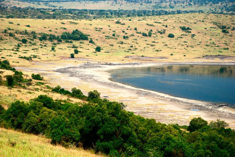 Famous crater lakes in Uganda | Uganda Crater Lakes | Uganda Safaris